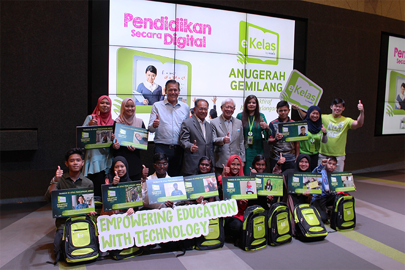 Maxis Rewards Most Progressed eKelas Students